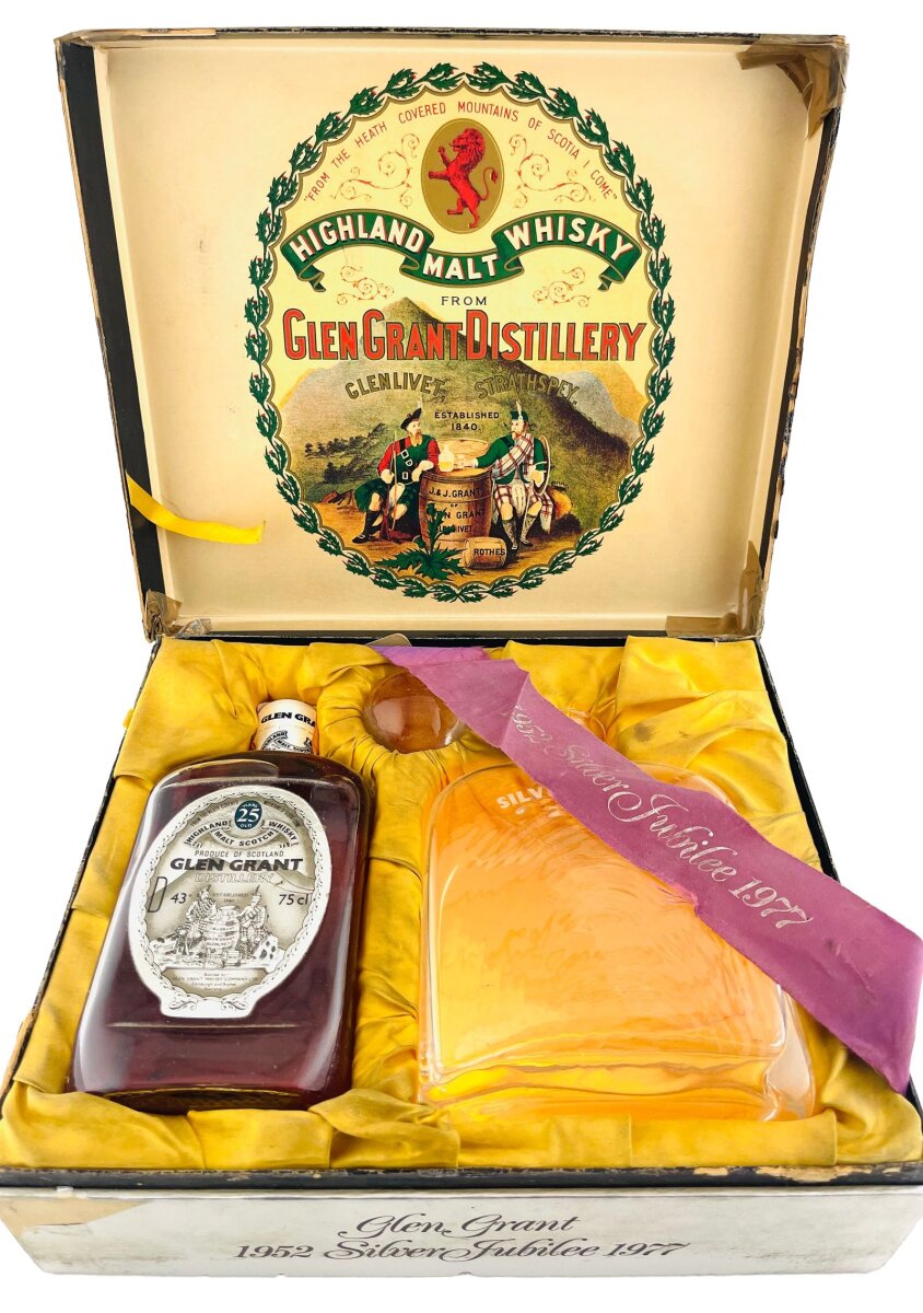 Glen Grant 1952 25 Year Old Queen's Silver Jubilee Gift Pack, 975,00